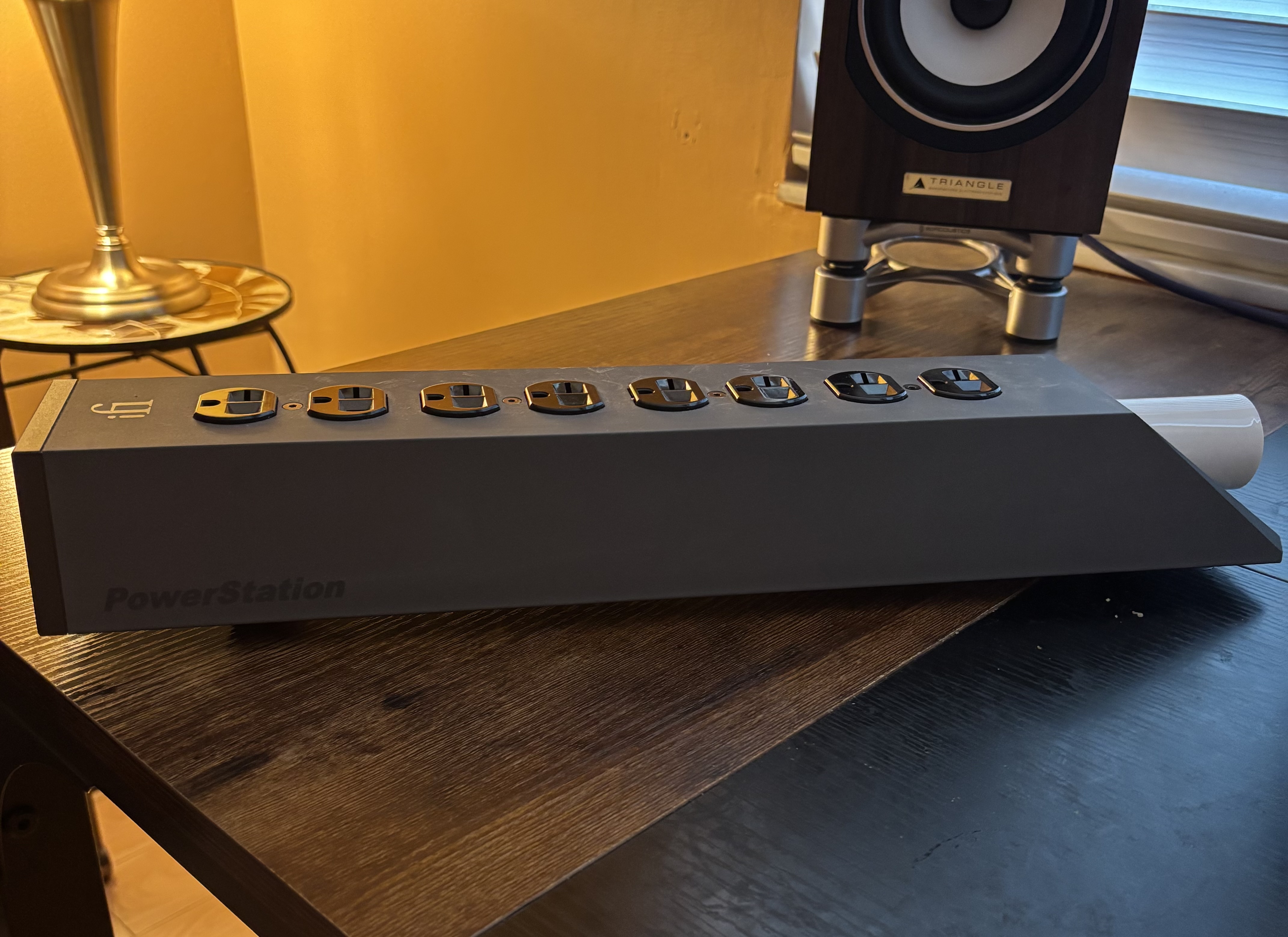 Closed: IFI Audio PowerStation (Power Station) Power Conditioner ...