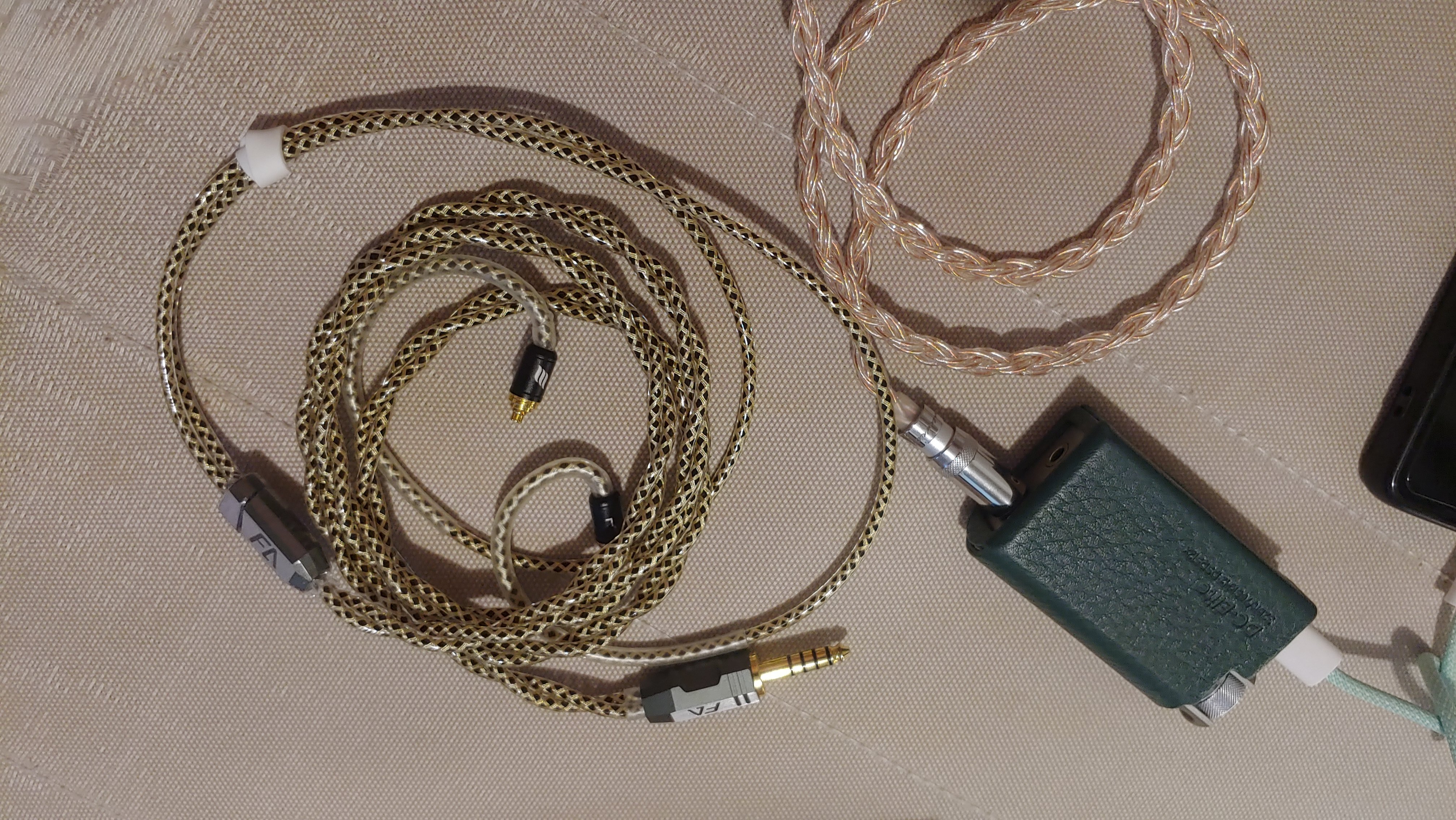 1 Dynamic Driver 4 Balanced Armature 8 Electrostatic Driver Flagship ...