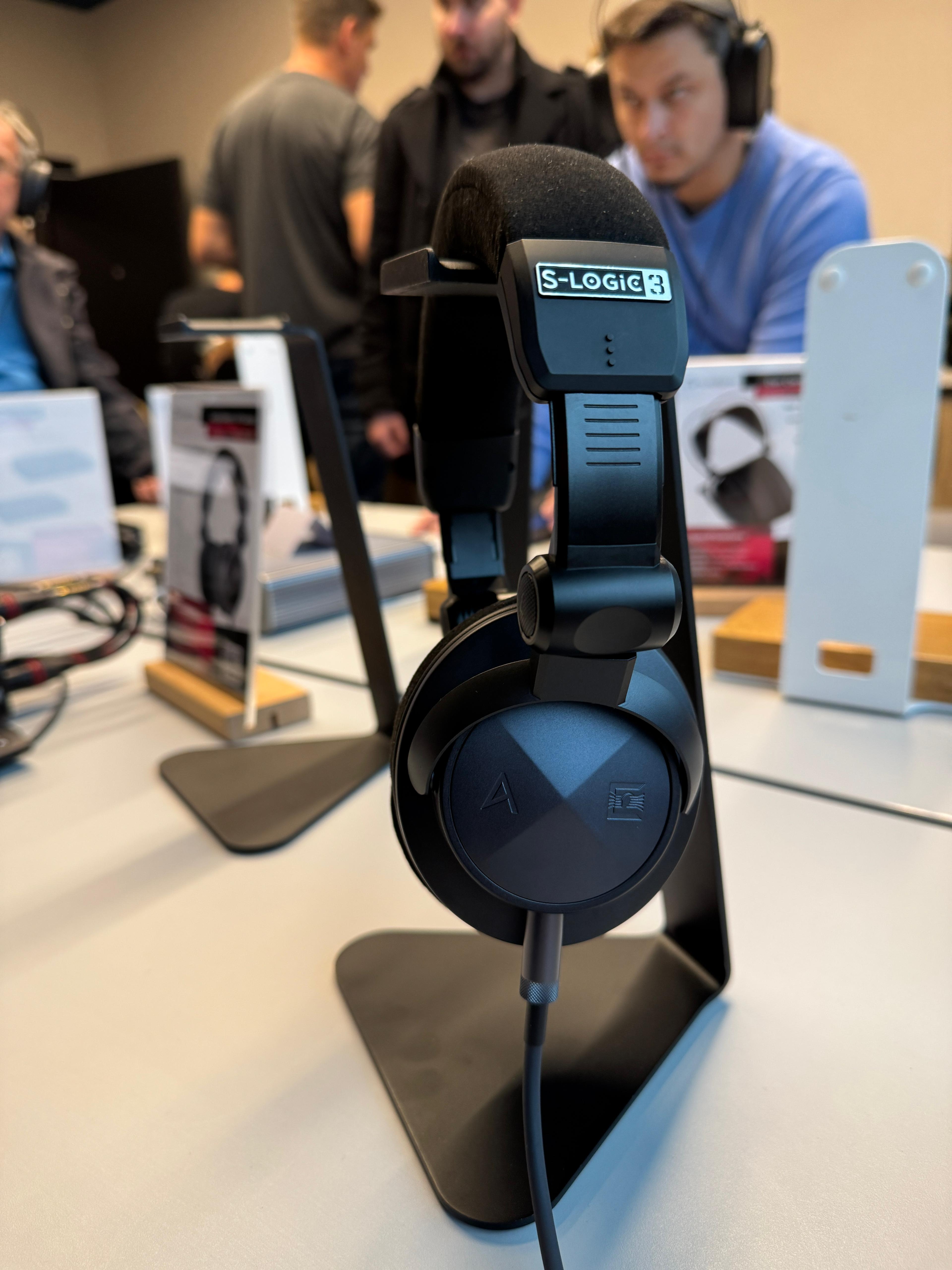 Astell&Kern Virtuoso, a New Headphone Collaboration with Ultrasone ...