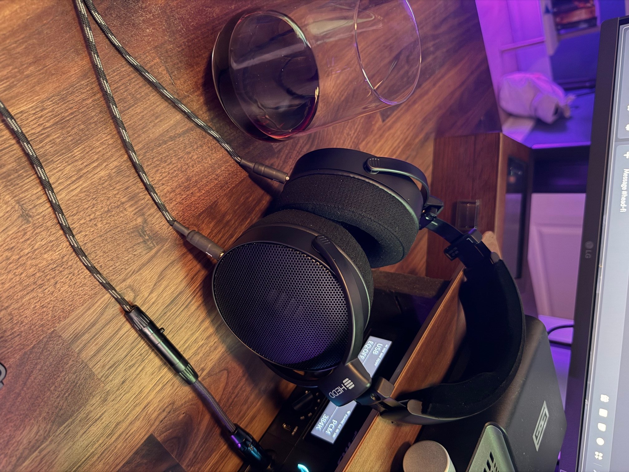 HEDDphone D1. The first dynamic headphone with Thin-ply Carbon ...