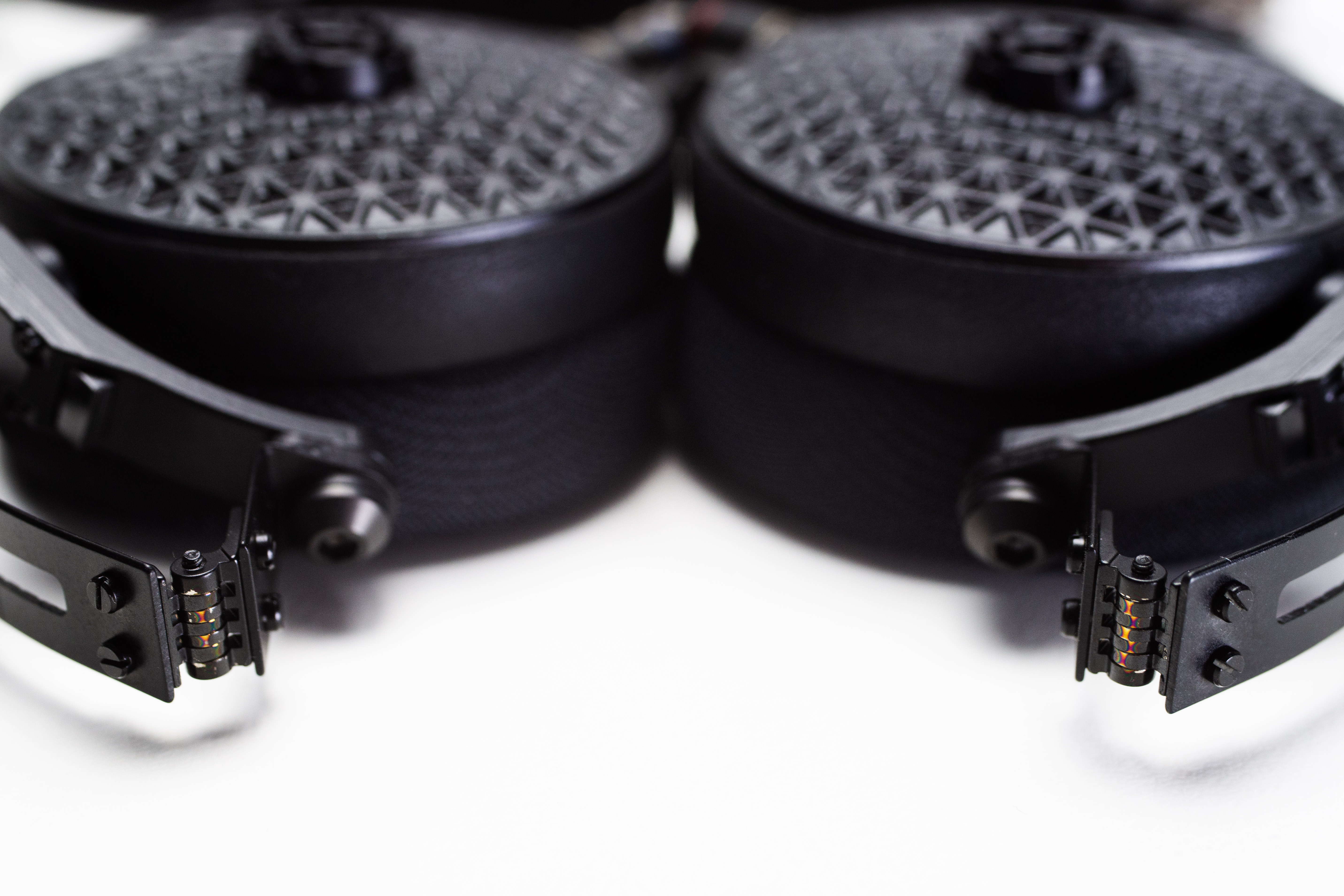 Zaylli Lyrö - World's first on-ear open-back portable headphone with ...