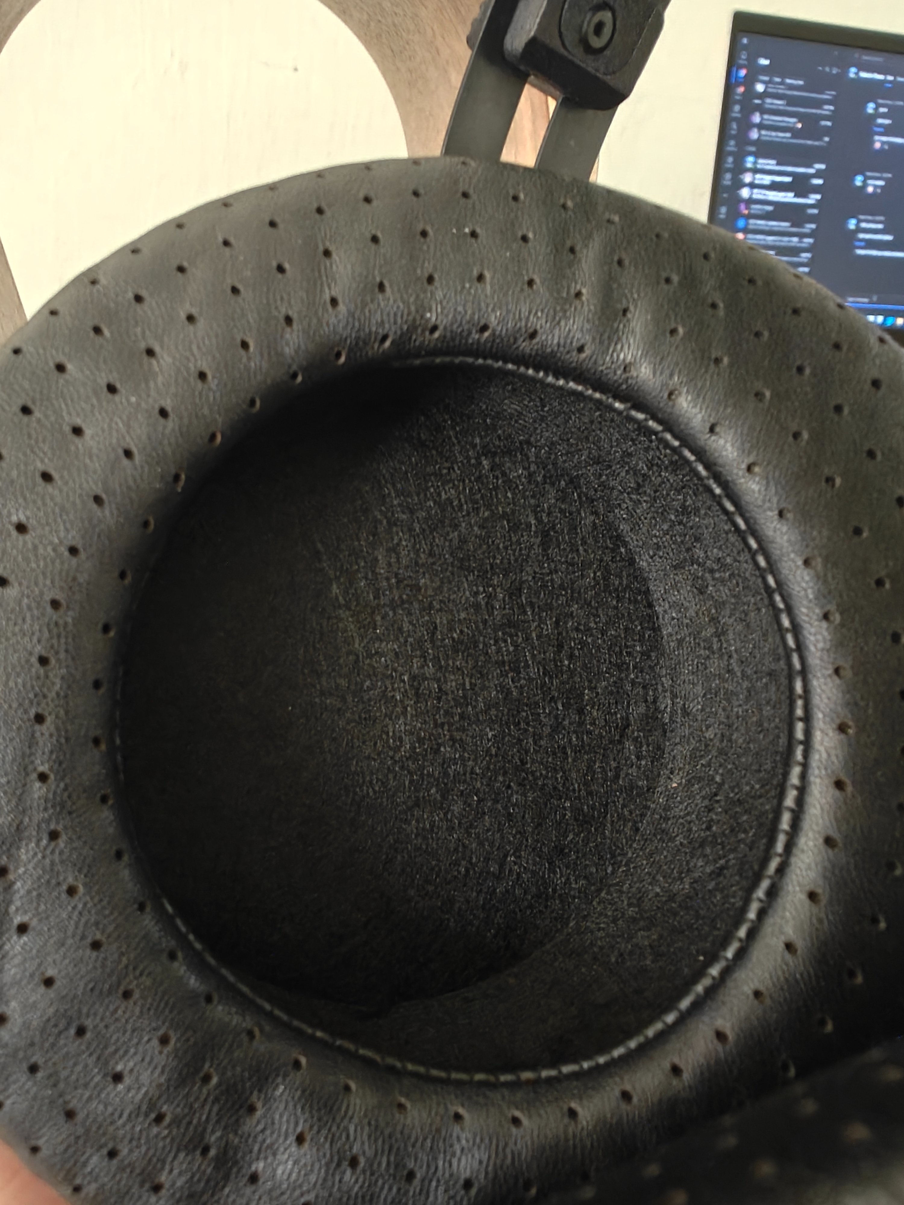 Genesis One Headphone uses: piezo-transducers (CrystalCore ...