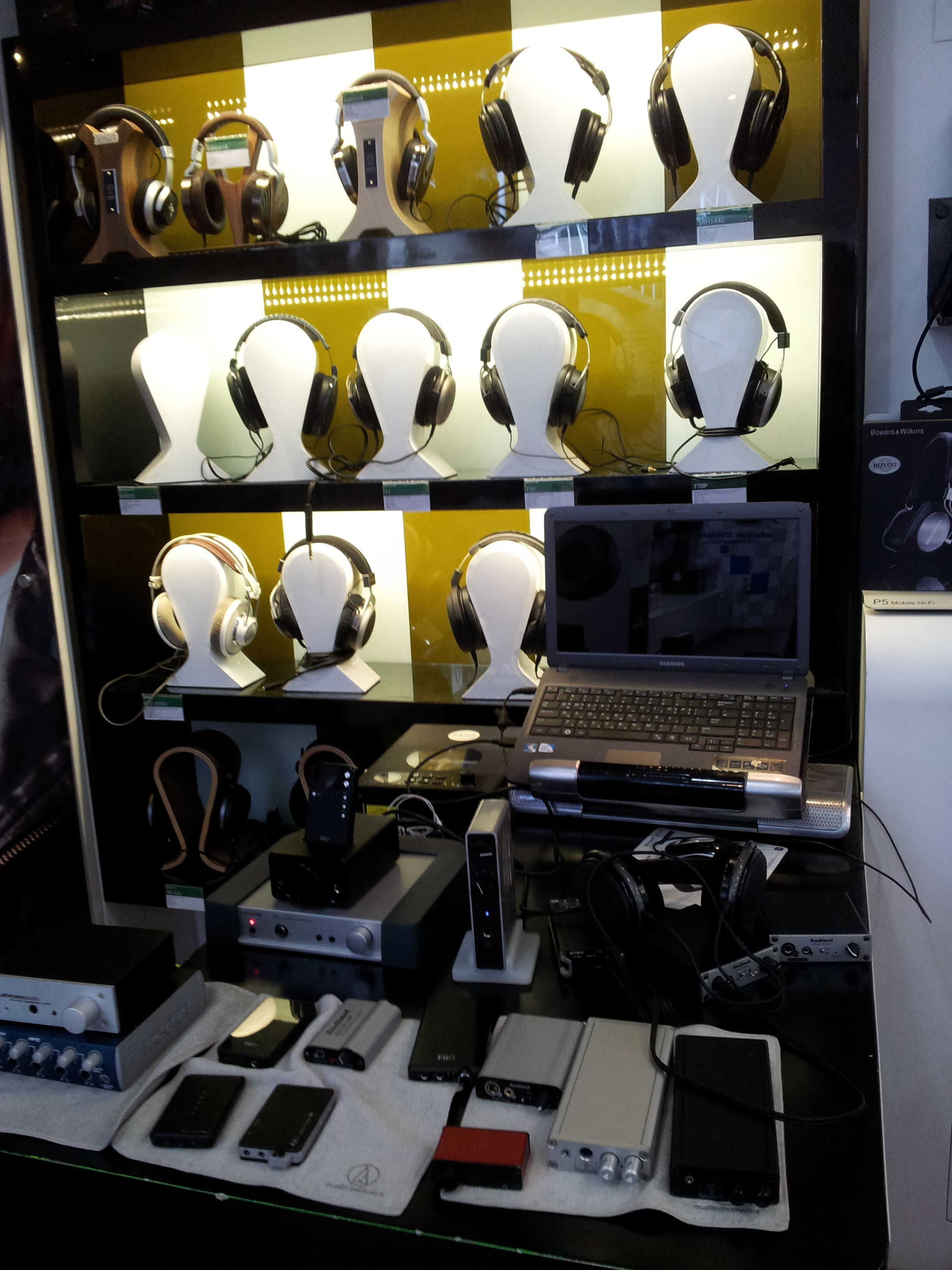 The Best Ever Headphone / IEM shop in Seoul, South Korea | Headphone ...
