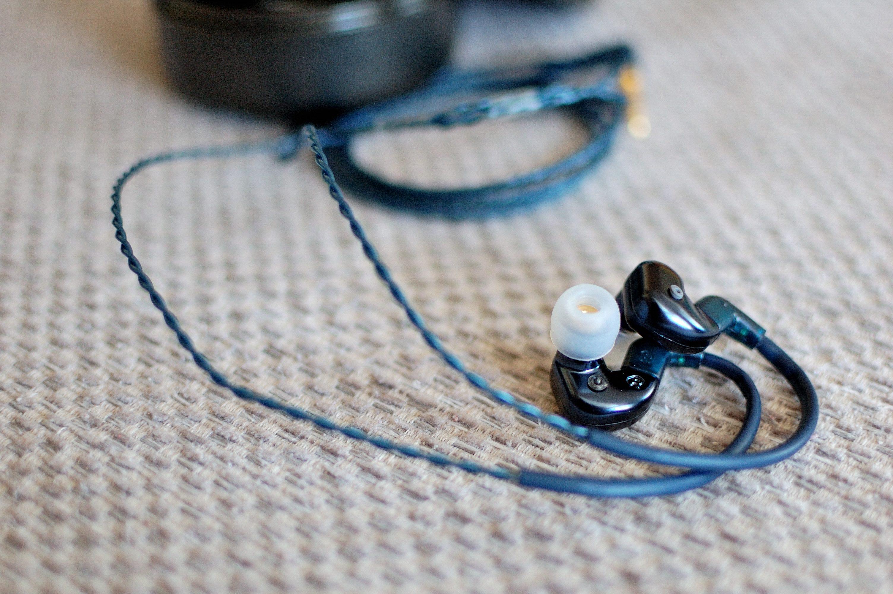 Neutral/detailed IEM 200-300 USD max (Detachable cable preferred ...