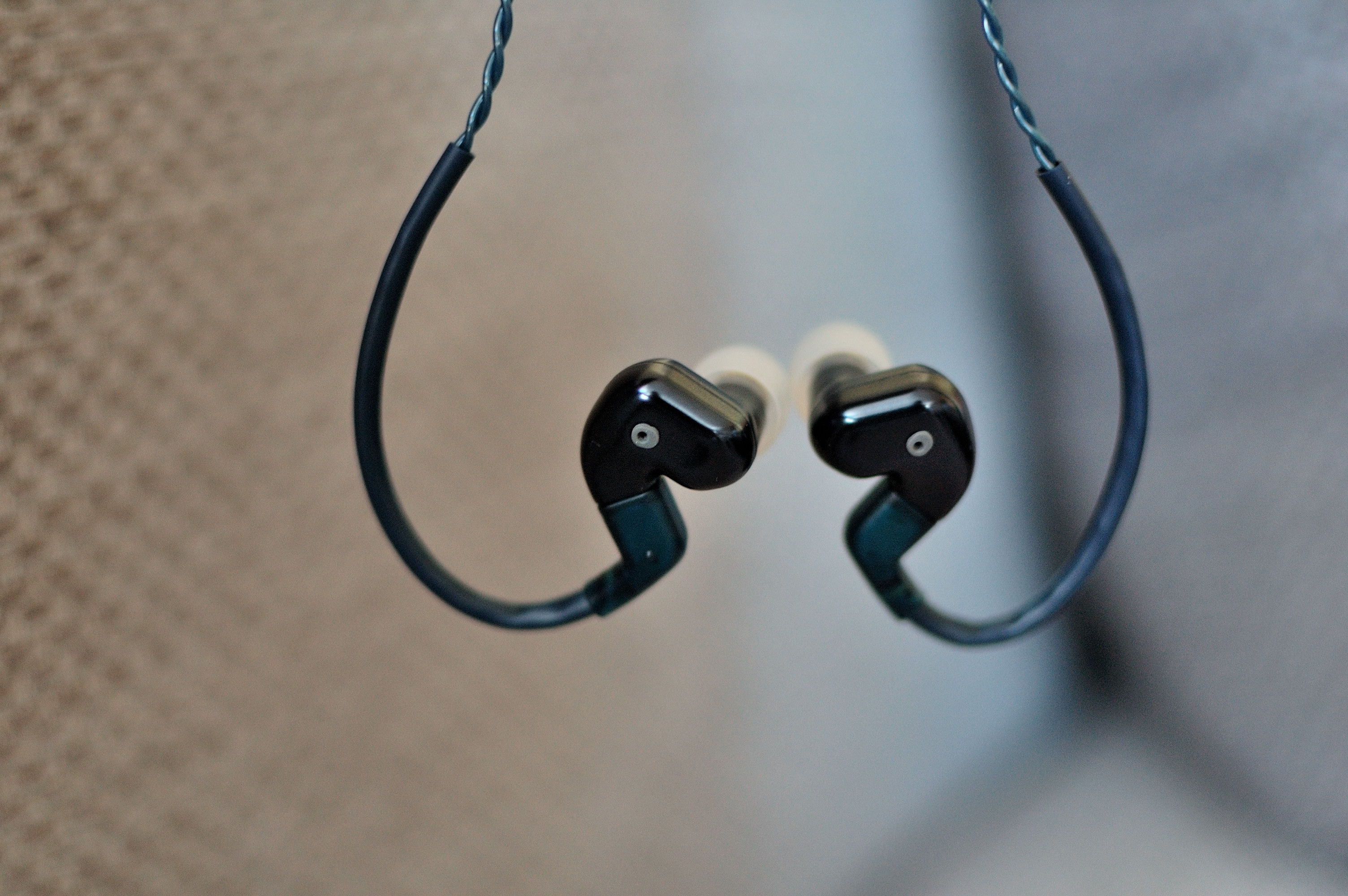 Neutral/detailed IEM 200-300 USD max (Detachable cable preferred ...