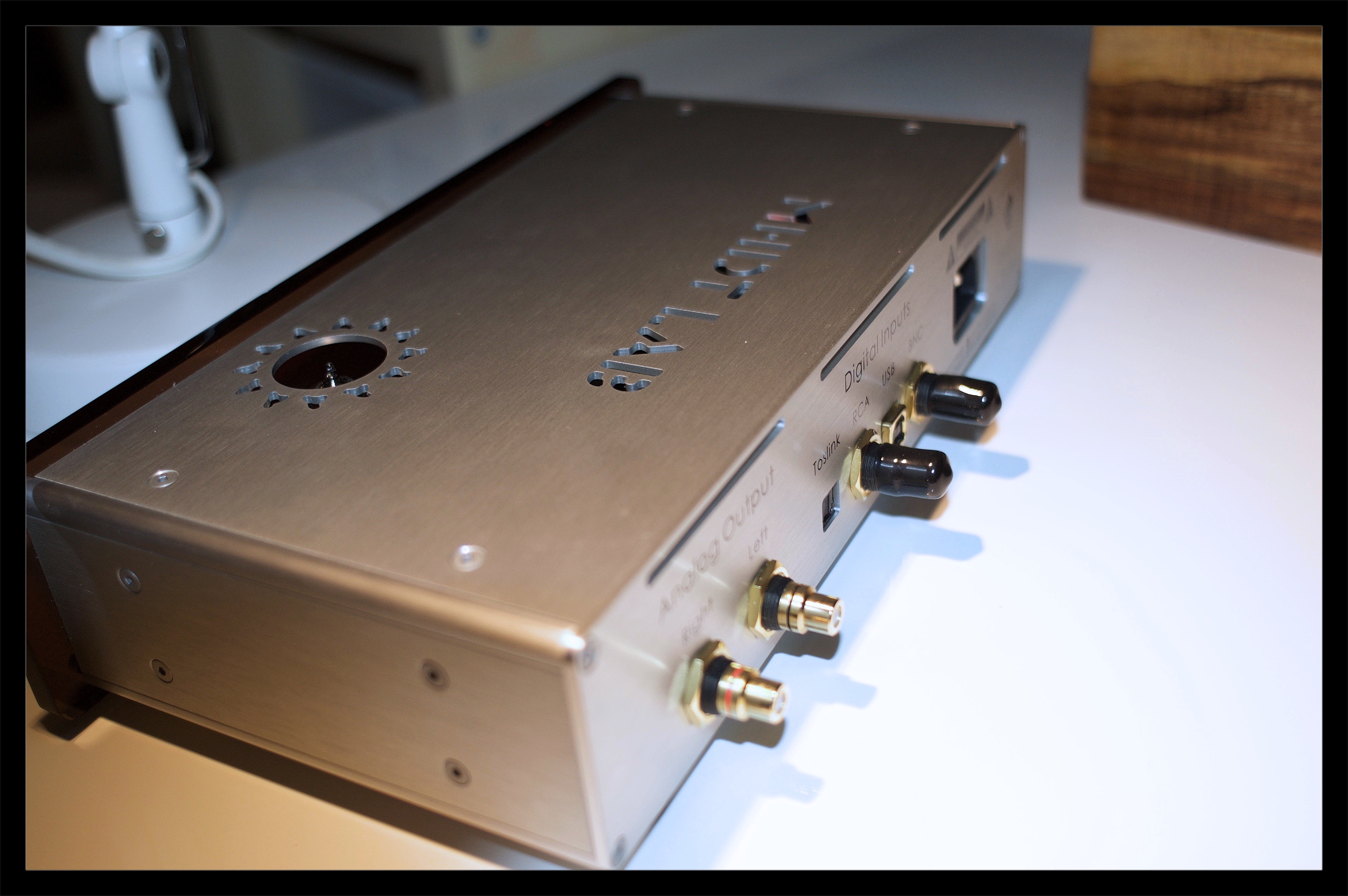 TOUR: MHDT Labs Stockholm V2 NOS DAC tour! PCM56P-J R2R D/A chips ...