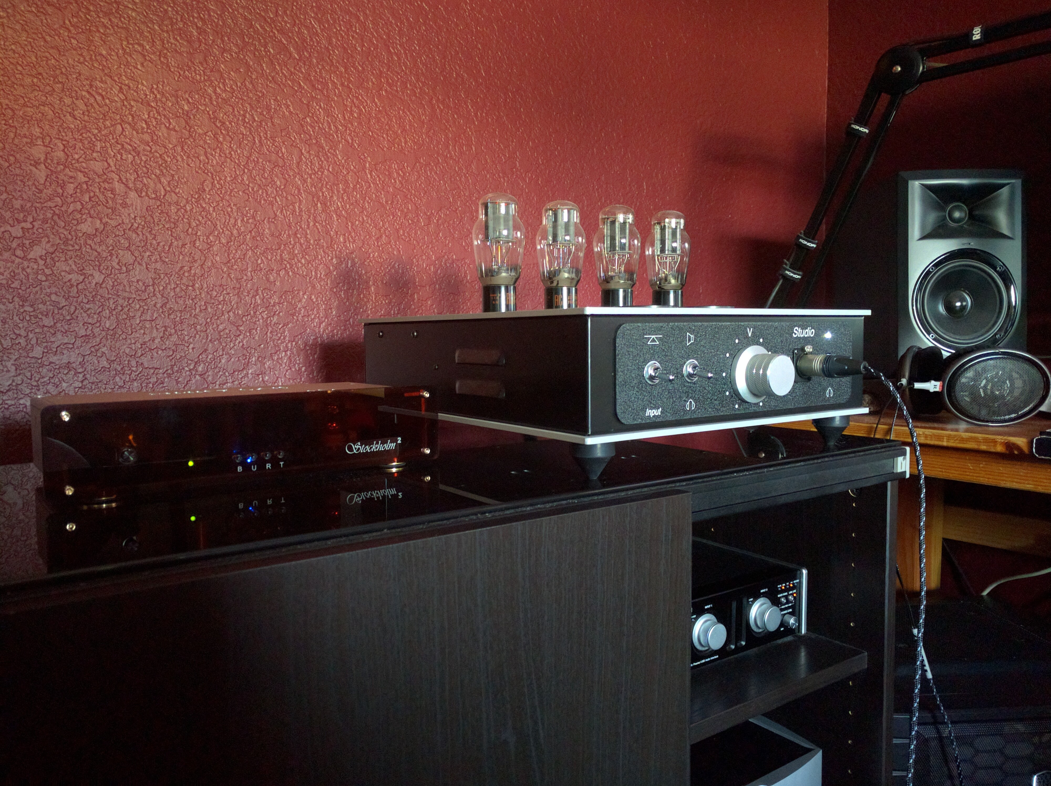 TOUR: MHDT Labs Stockholm V2 NOS DAC tour! PCM56P-J R2R D/A chips ...
