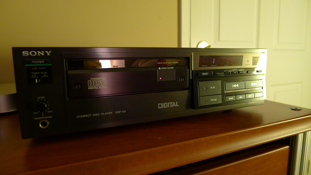 Video, Sony First CD Player CDP-101 in action - Thread Gallery ...
