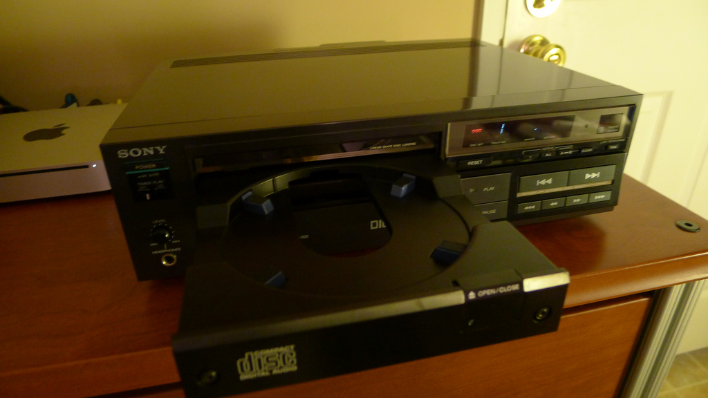 Video, Sony First CD Player CDP-101 in action - Thread Gallery ...
